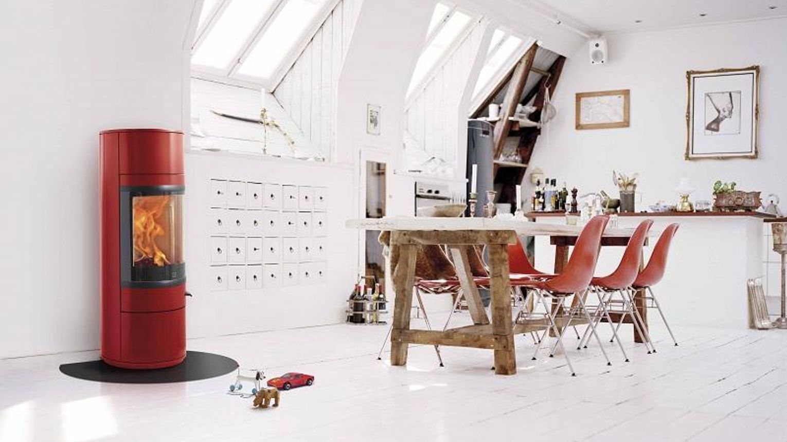 Jøtul, Scan 83- stalowe piece, moc pieca: 3-7 kW, sprawność 81%.